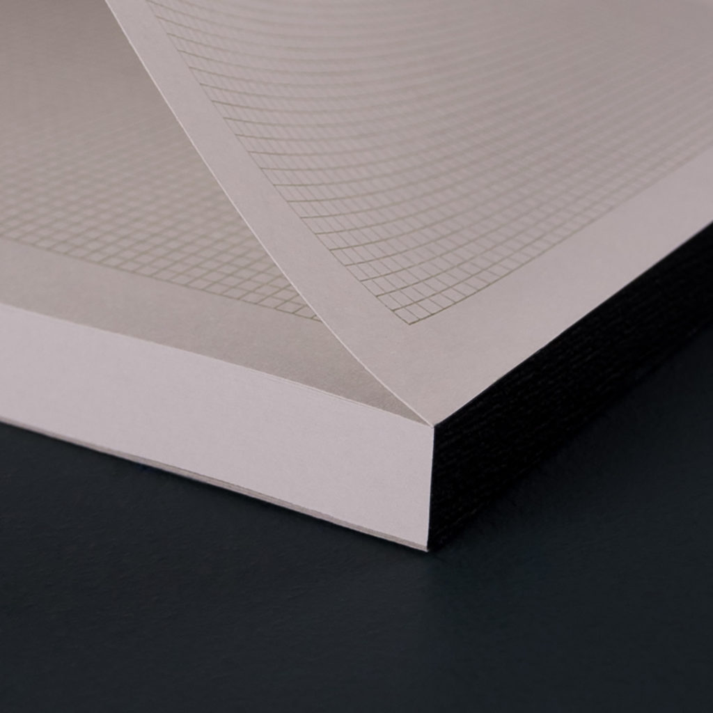 BLOC NOTE A4 QUADRILLE 6 PTS BRONZE SUR PAPIER GRIS PERLE